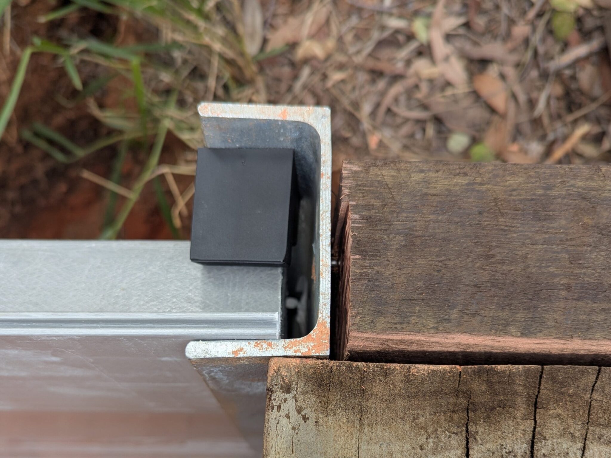 How to build a composite sleeper retaining wall part2 - Narangba Timbers